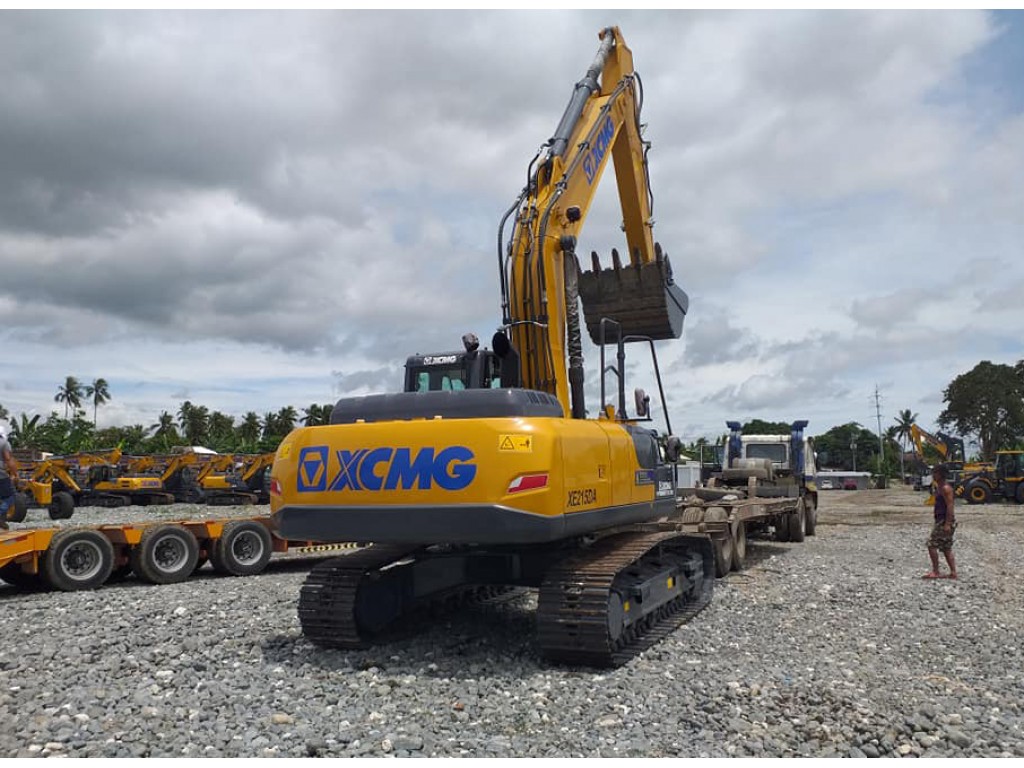 ราคารถแม็คโคร XCMG XE215DA