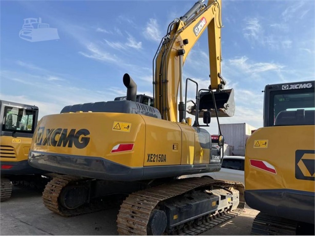 ราคารถแม็คโคร XCMG XE215DA